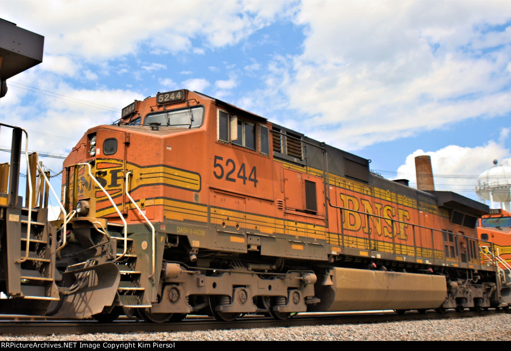 BNSF 5244